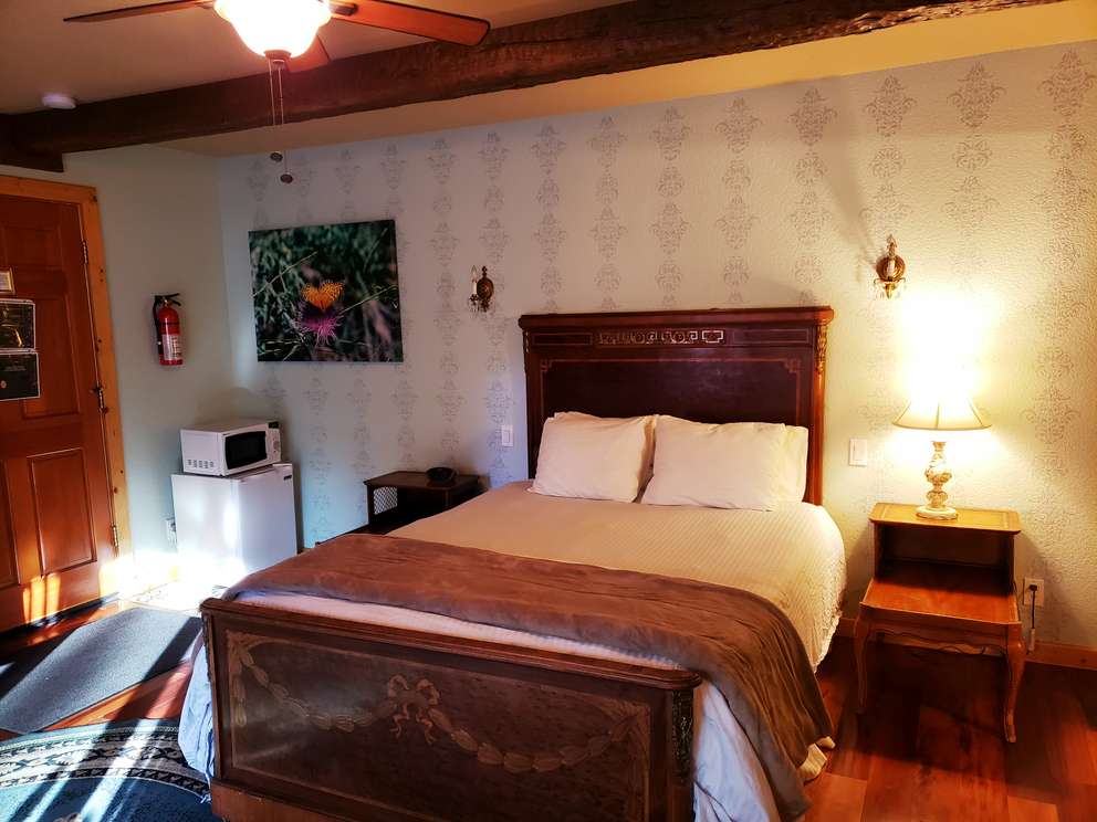 Pine Mountain Inn - Your Cozy Mountain Getaway | (661) 565-6673