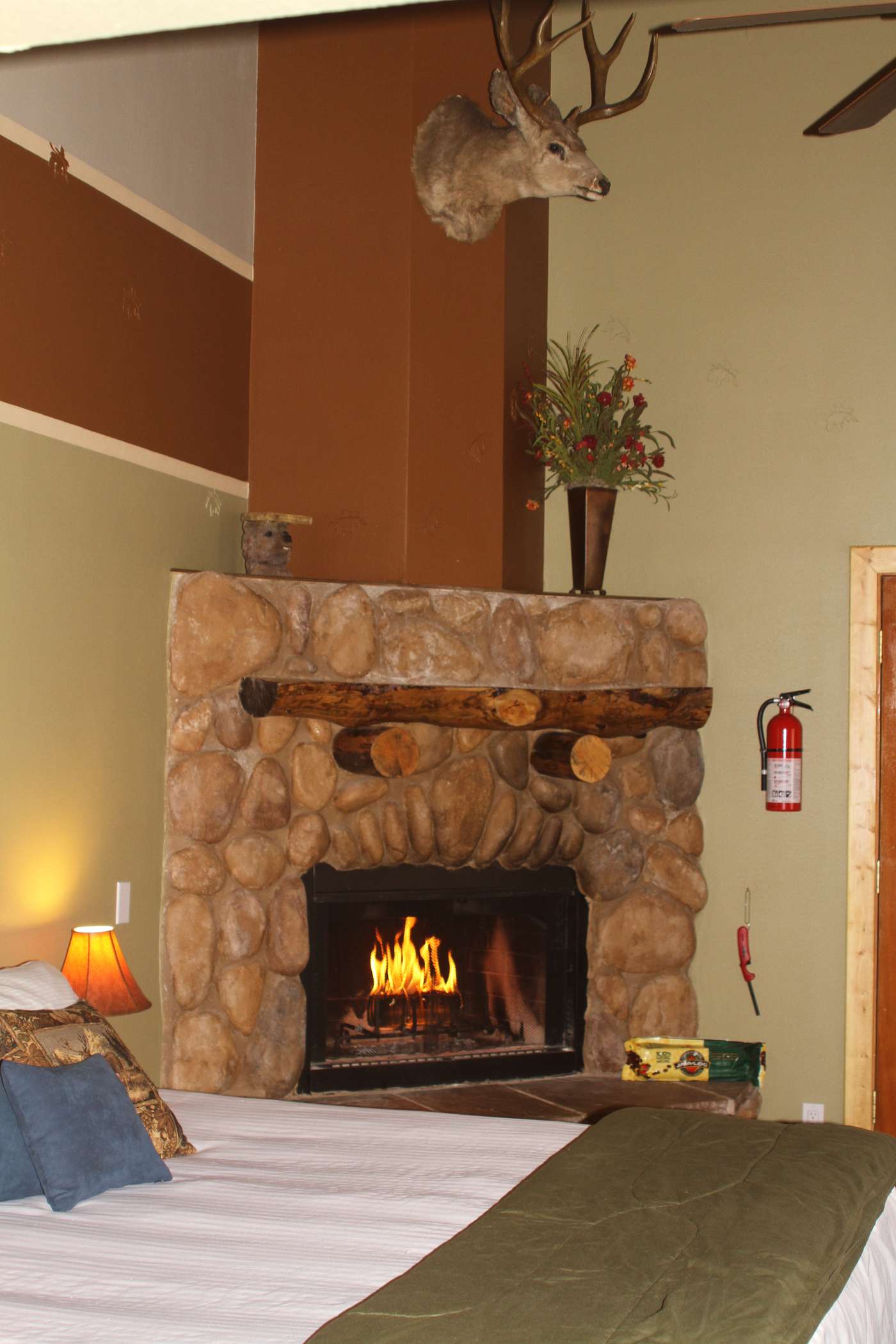 Pine Mountain Inn - Your Cozy Mountain Getaway | (661) 565-6673