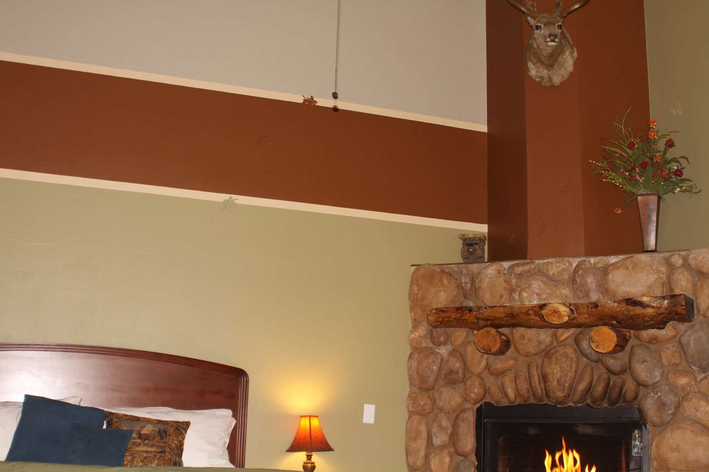Pine Mountain Inn - Your Cozy Mountain Getaway | (661) 565-6673