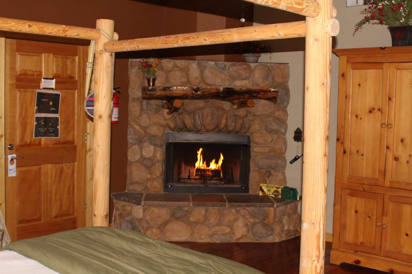 Pine Mountain Inn - Your Cozy Mountain Getaway | (661) 565-6673