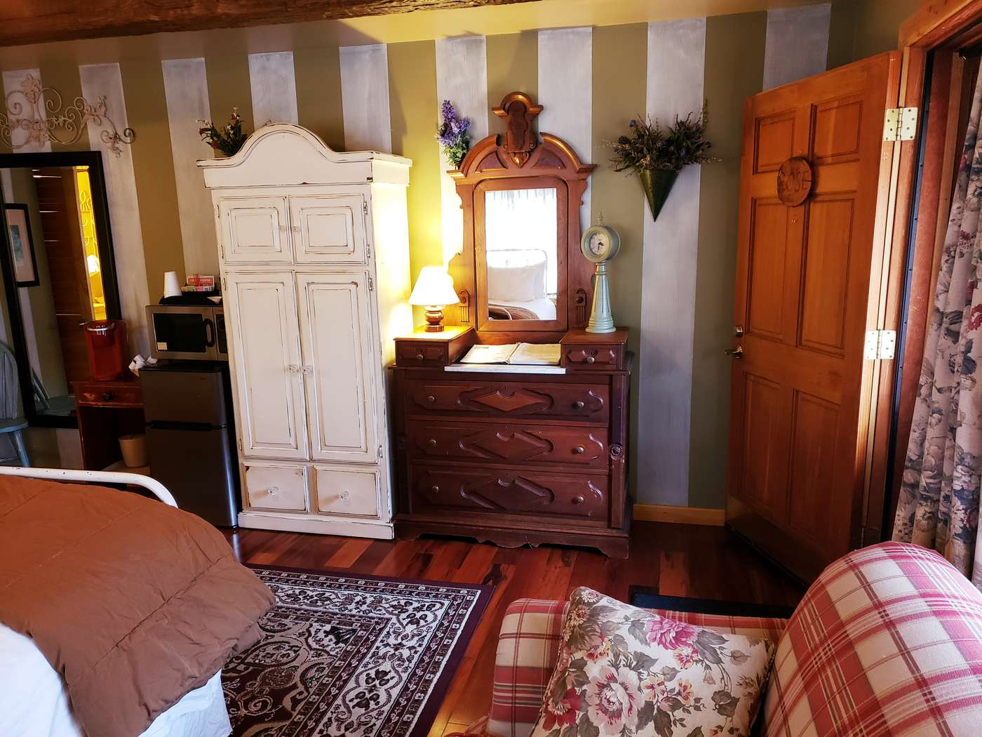 Pine Mountain Inn - Your Cozy Mountain Getaway | (661) 565-6673